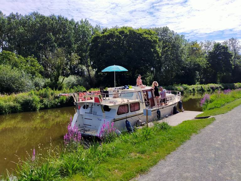 ILLE FLOTTANTE - HÉDÉ-BAZOUGES - FRANCE